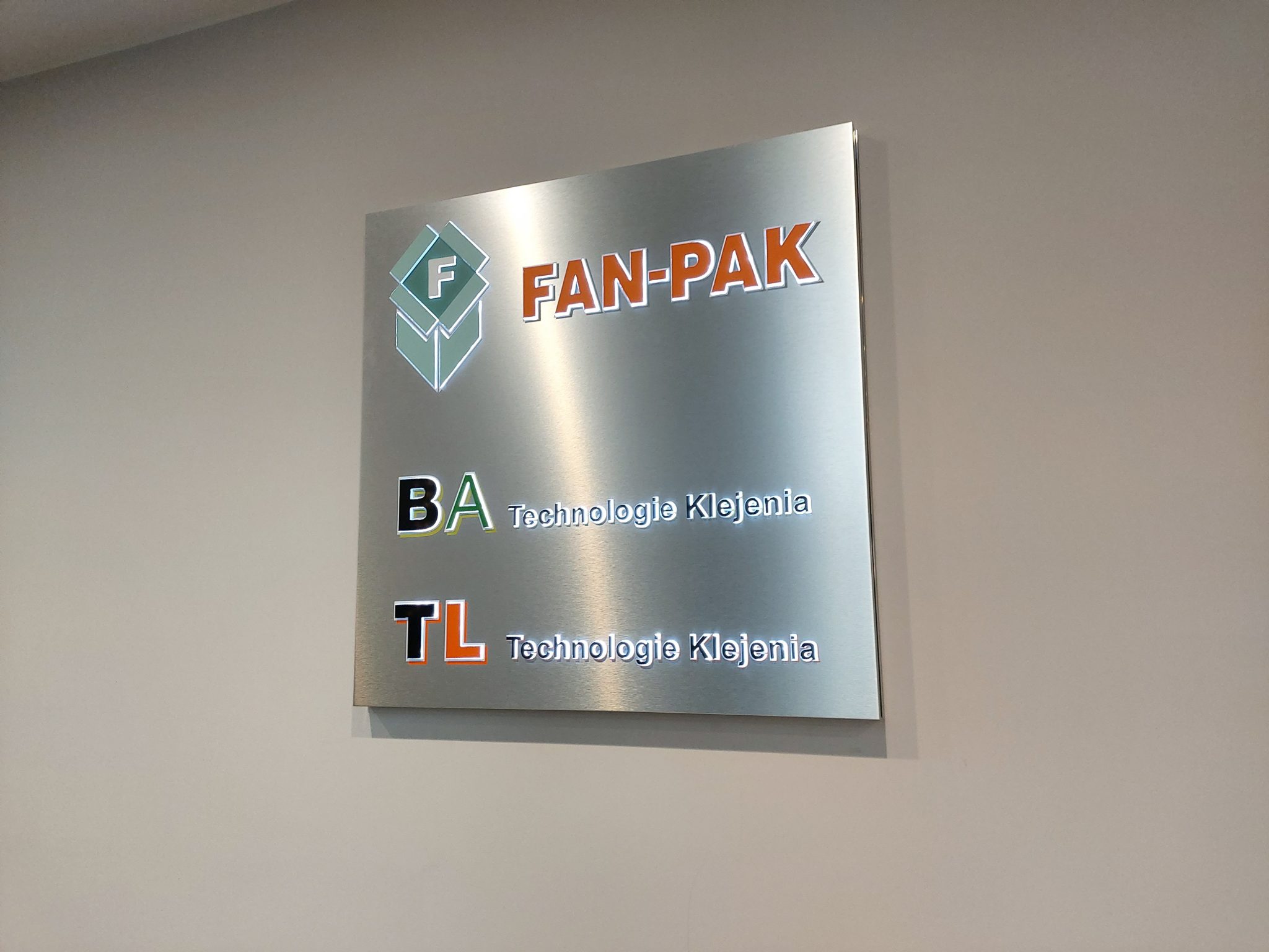 Tablice i szyldy reklamowe zewnętrzne i wewnętrzne - Poznań - Pablo Design